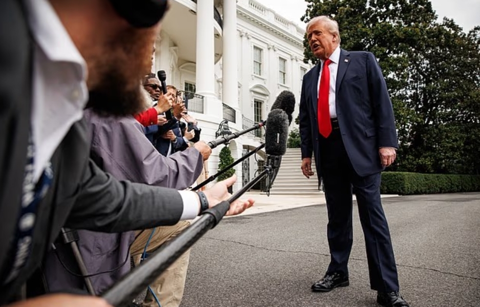 Trump Responds To Question From Reporter About Chicago | Red Right Newsfeed